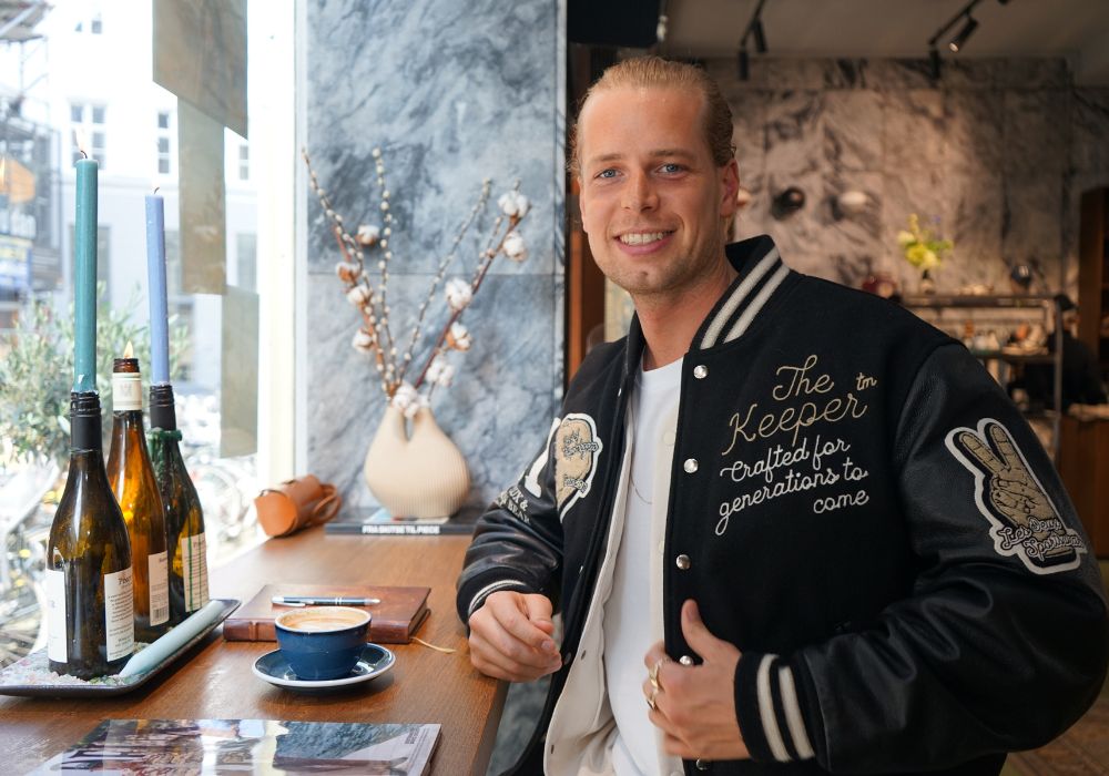 Fra praktikant til væksteventyr: Les Deux sender Sebastian Skøtt til Milano